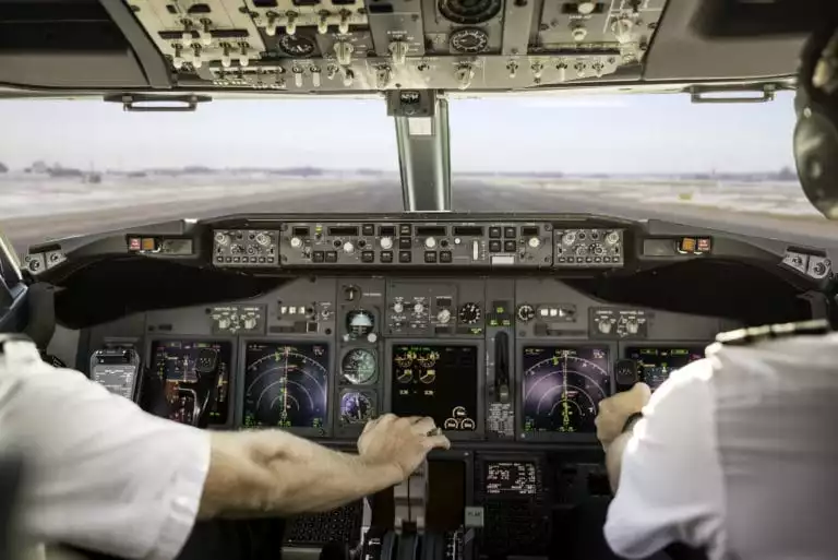 Crew Roles in Commercial Aviation - CAU Flight Schools