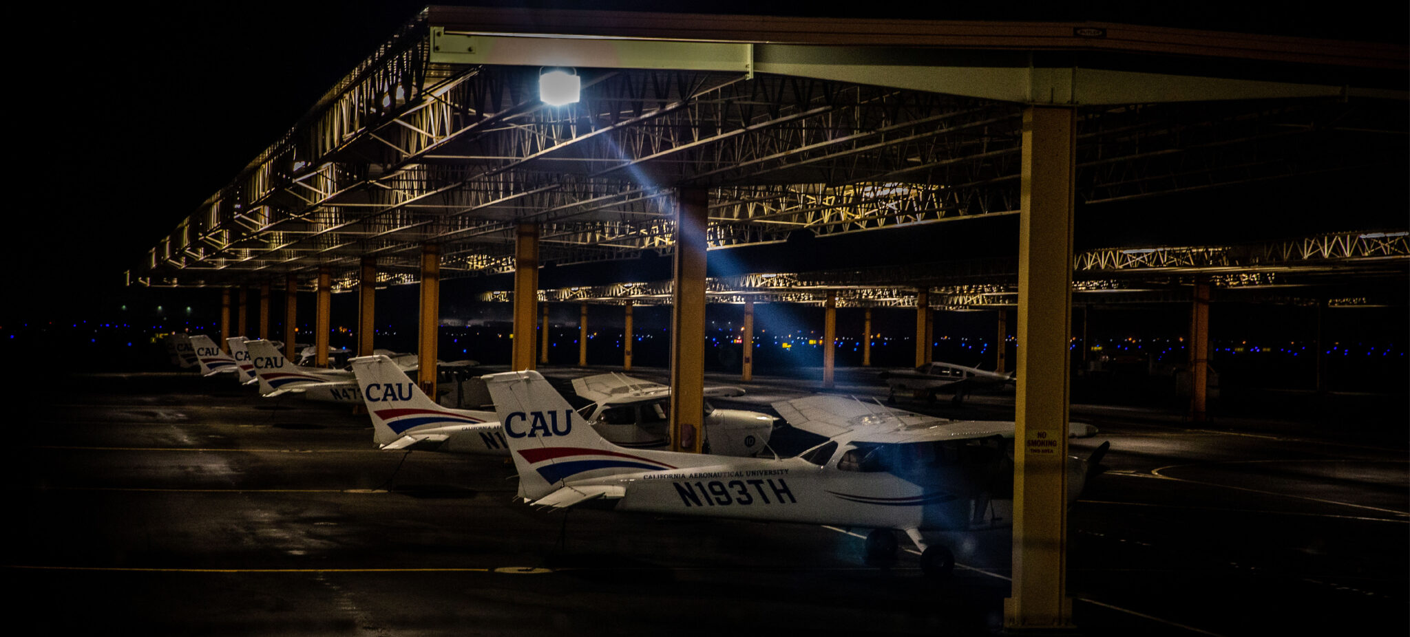 What Do Pilots See When Flying at Night? | CAU