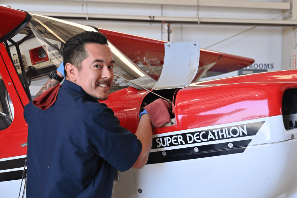 Guide to Becoming an Aircraft Mechanic | CAU